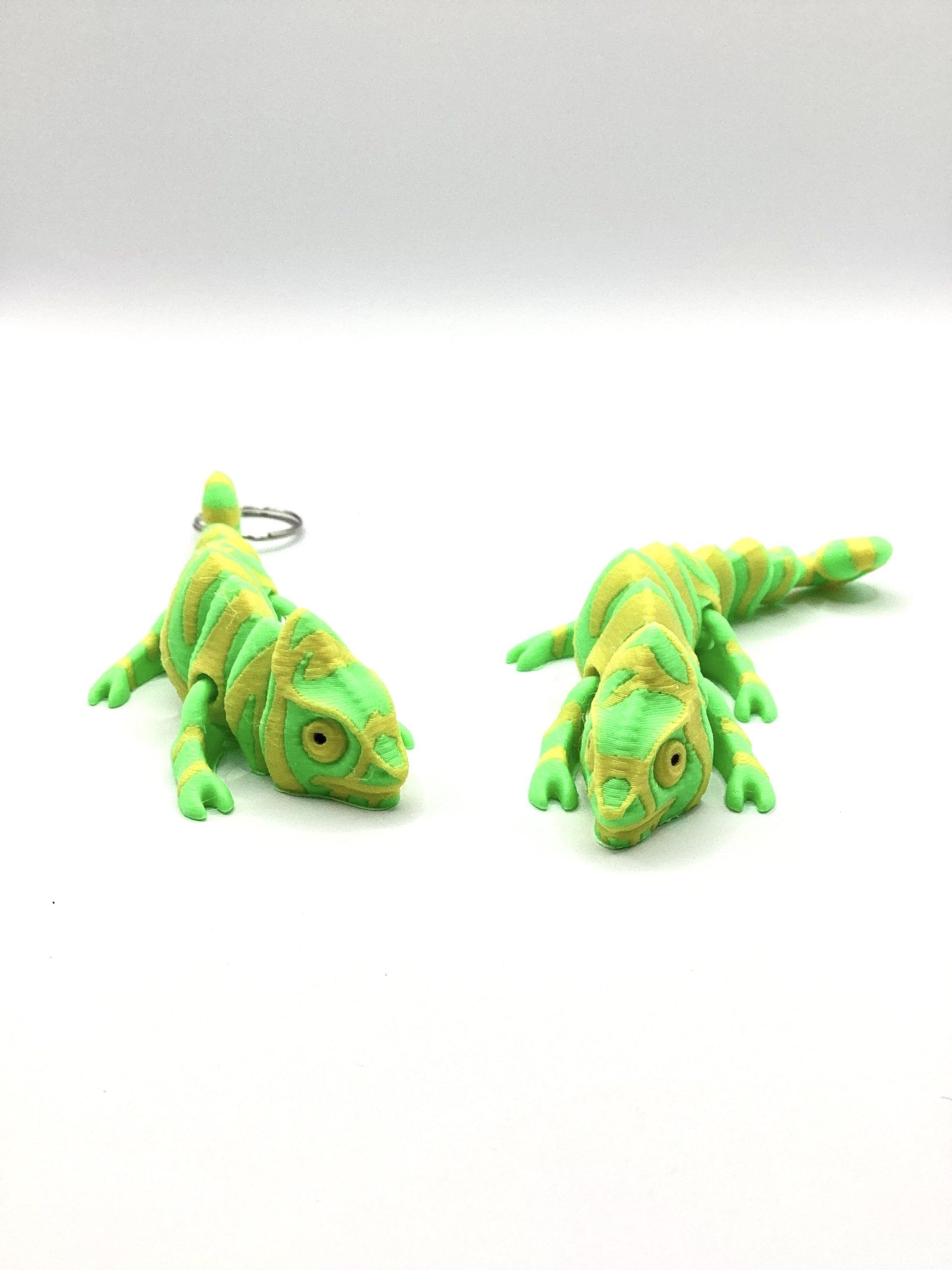 Cute 3D Printed Chameleon Keychain/Fidget Accessory - Kraft Lab